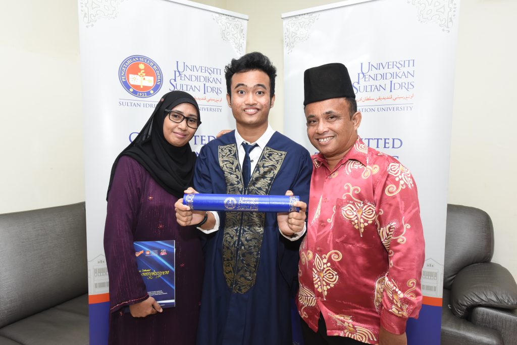 Six Celebrities Amongst Those Honoured with a Degree and Diploma from ...